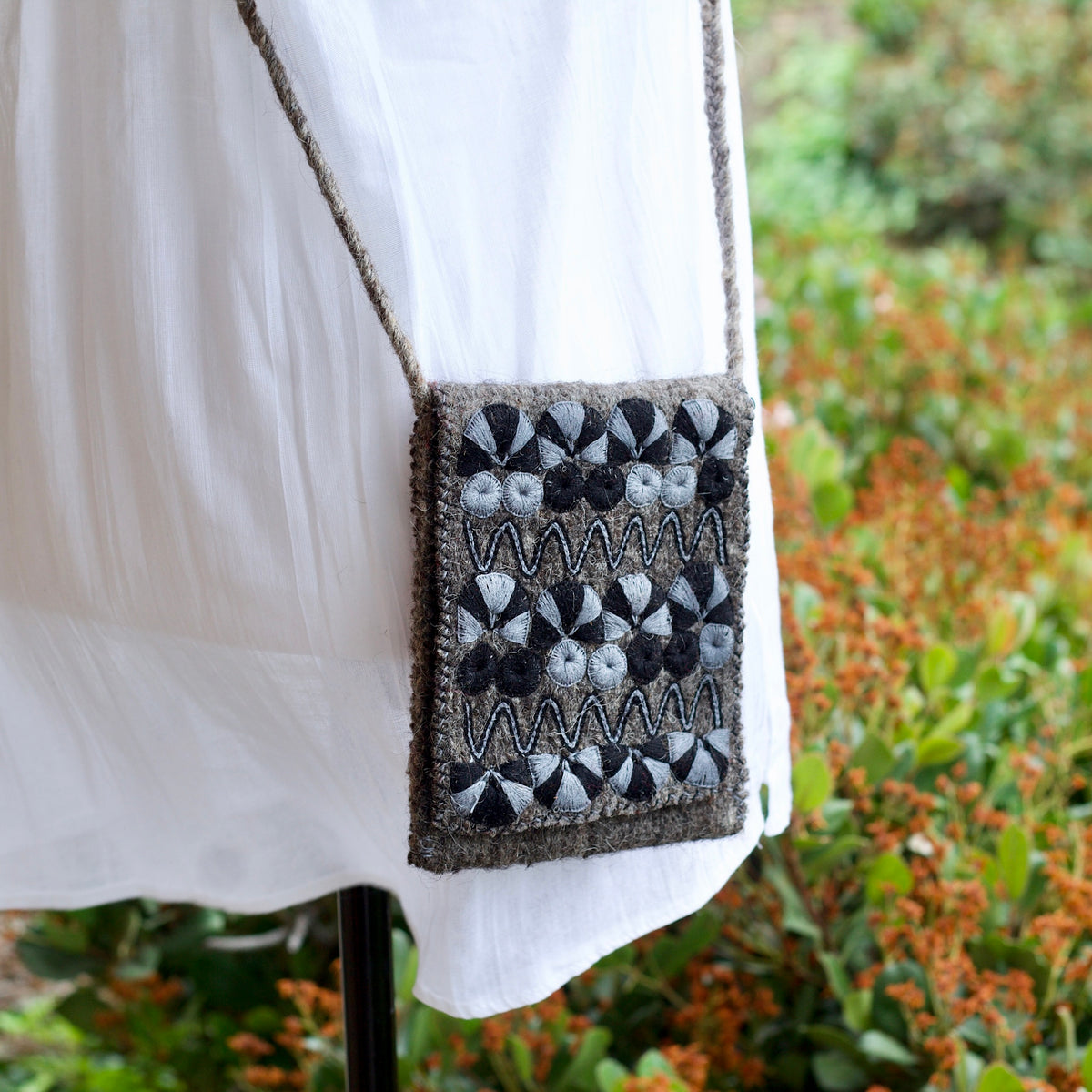 ᐅ Chamula Morralito-crossbody Bag | Full of Color Mexican Crossbody Bag – Mi Mundo Mexicano